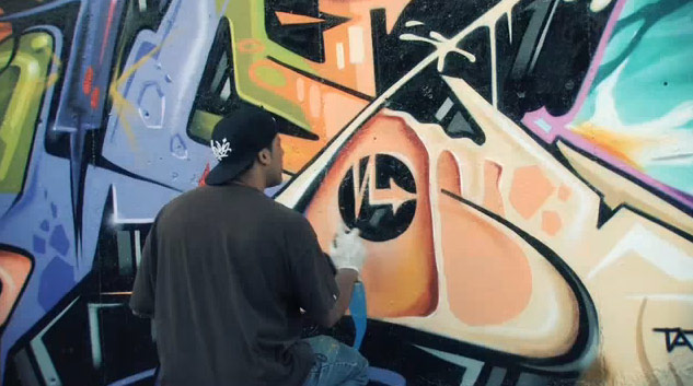 Bio vs Ces Graffiti Battle - Bombing Science