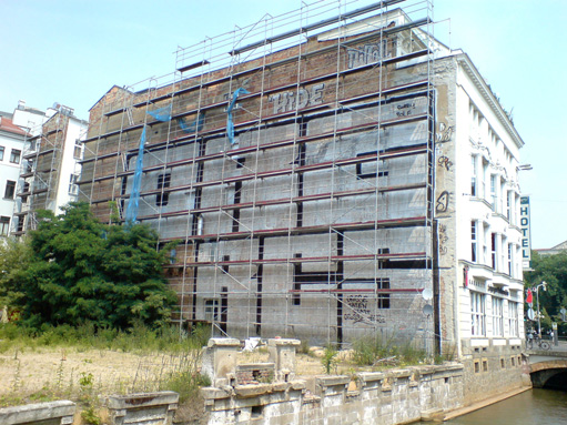 Wall Wars - Bombing Science