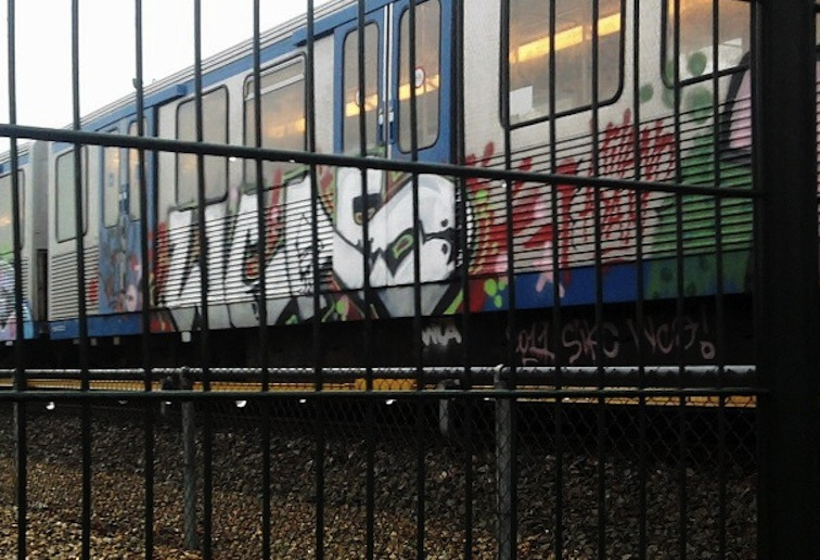 Graffix Rolls - Bombing Science