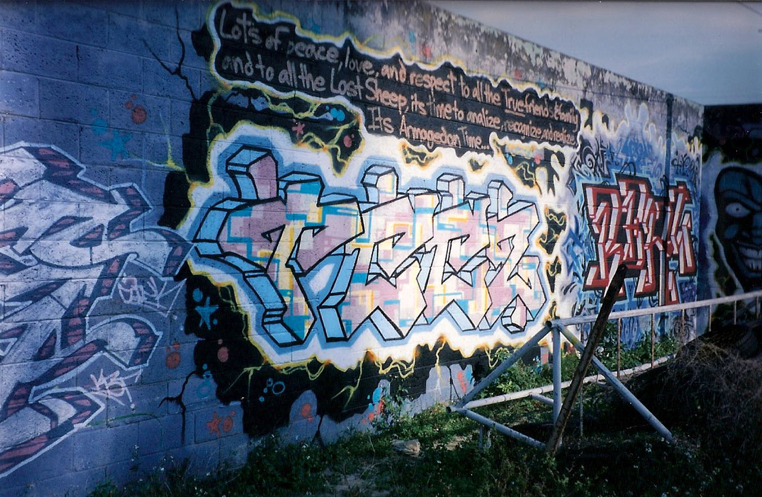 TEEZ - Bombing Science: TEEZ's Street Art Creations