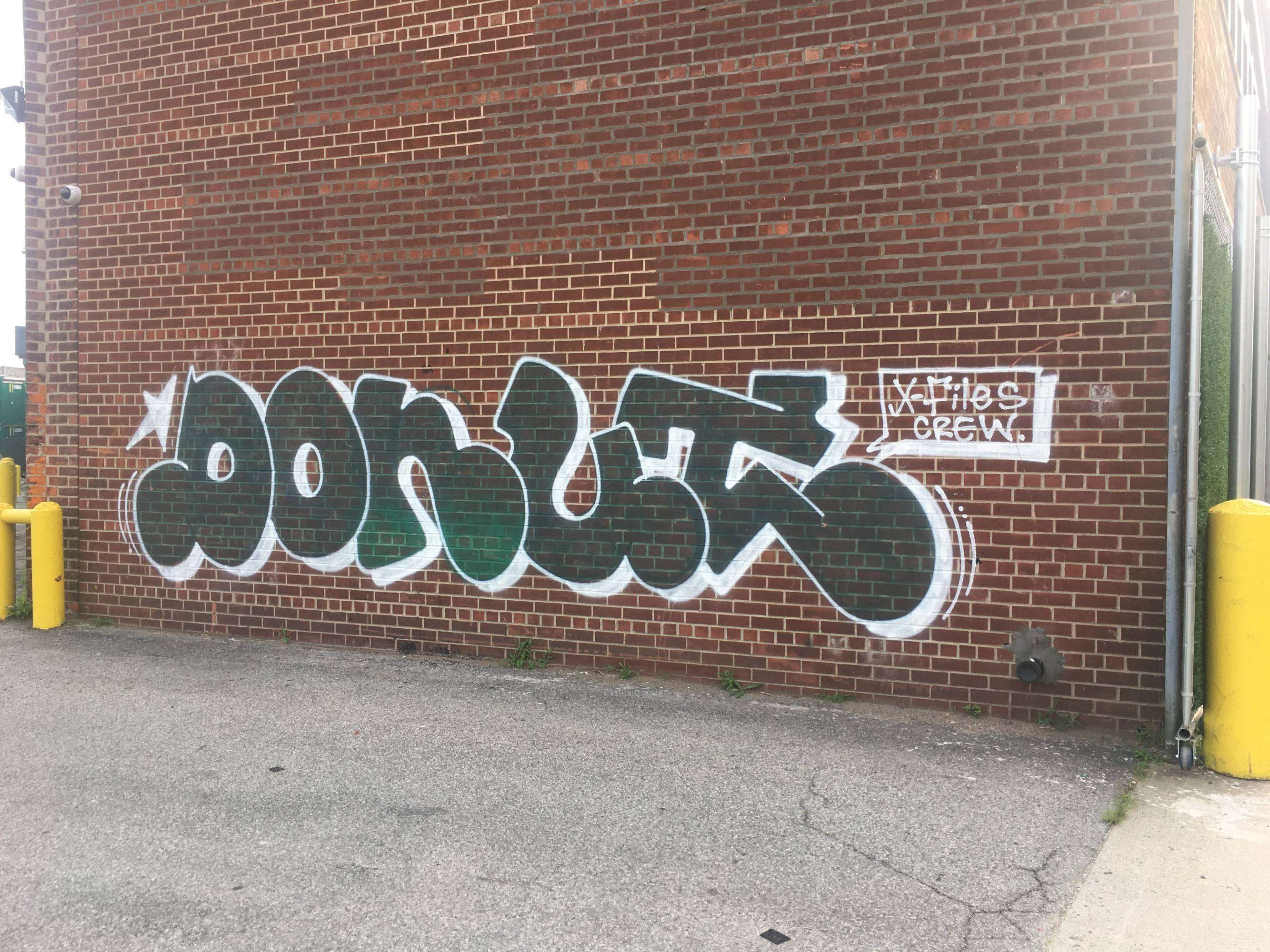 Graffiti Video: DONUT X-Files Painting in Brooklyn