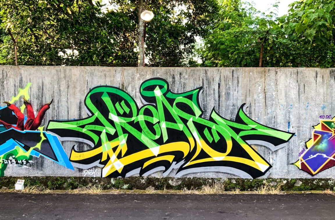 Graffiti Pictures & Graffiti Supplies | Bombing Science