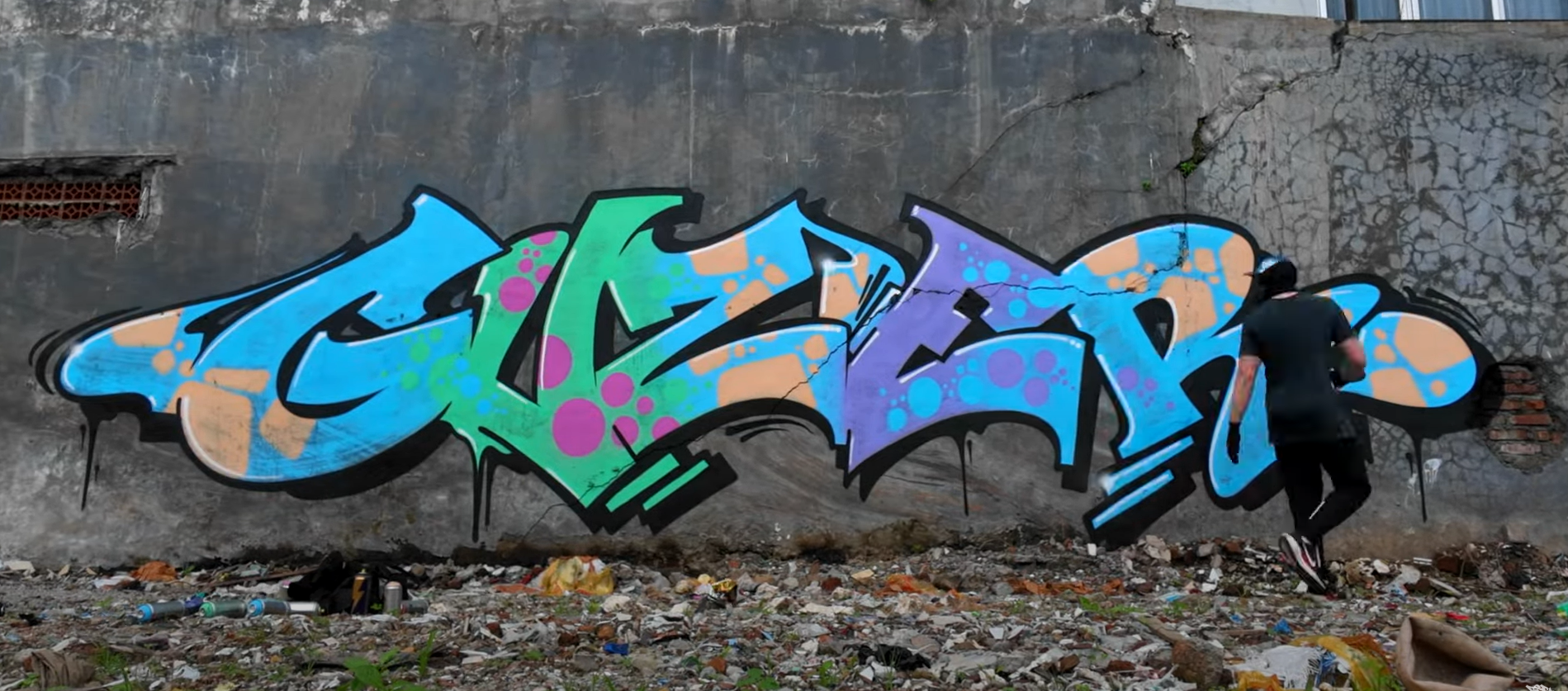 Graffiti Video: Gooz in Indonesia - Bombing Science